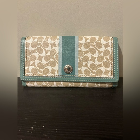 Coach | Bags | Coach Snap Logo Wallet Green Tan White Seafoam Interior ...